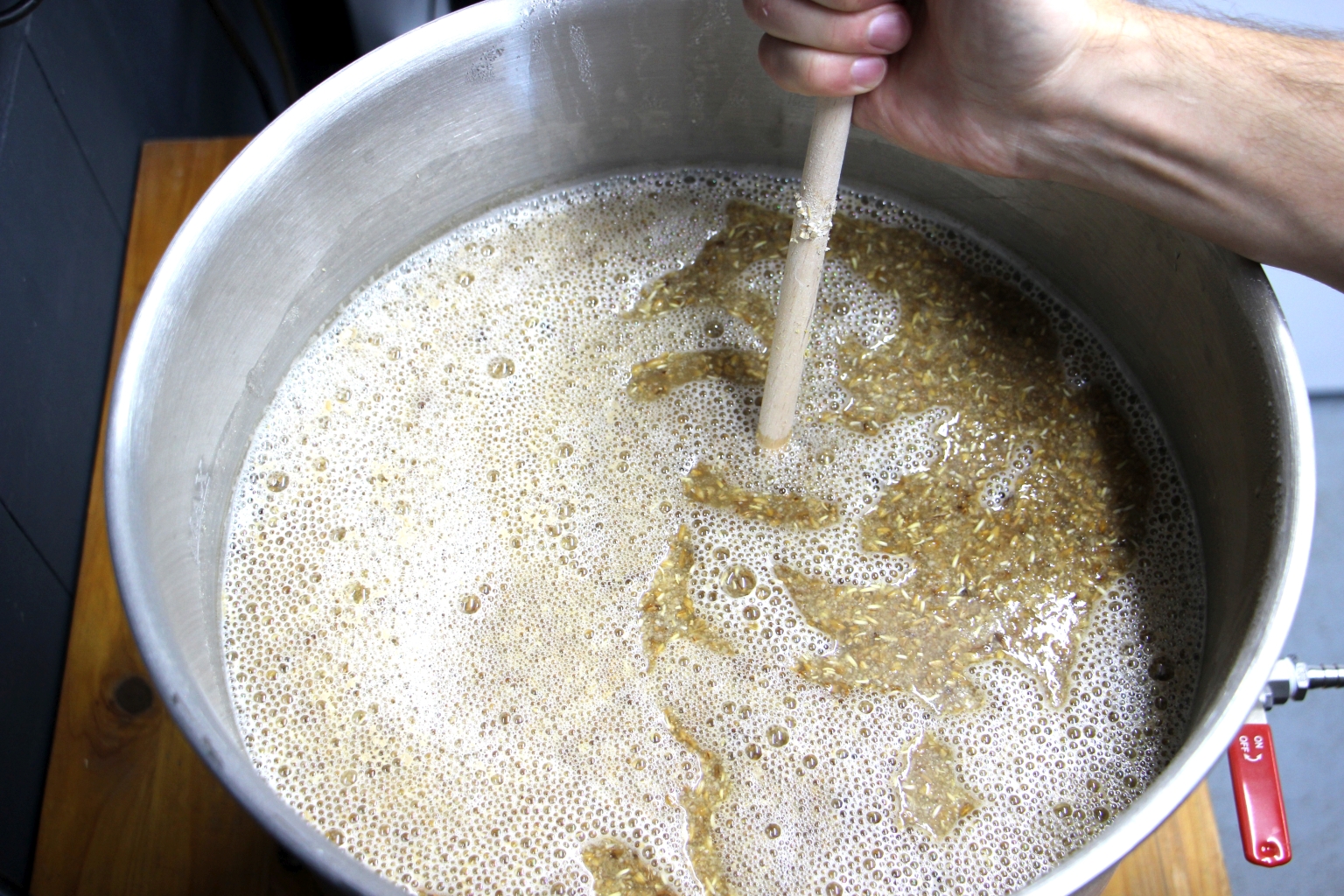 6 Schritte: Bier selber brauen Anleitung (+Podcast)